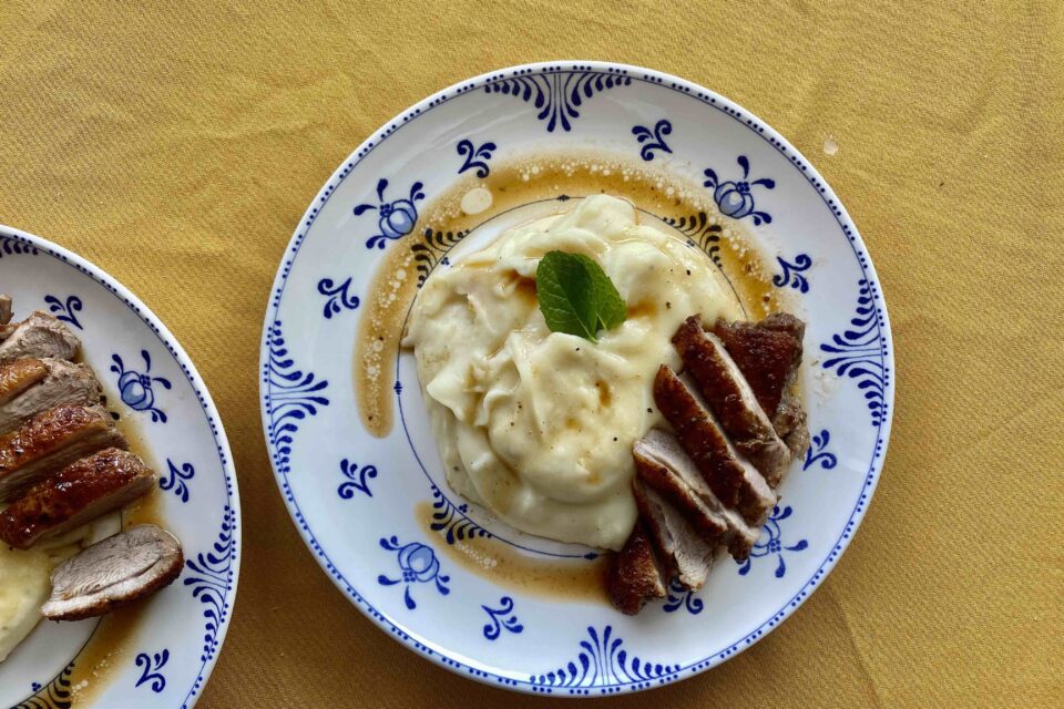 Walnut ricotta pesto pasta with burrata - Kitchenette Recipes